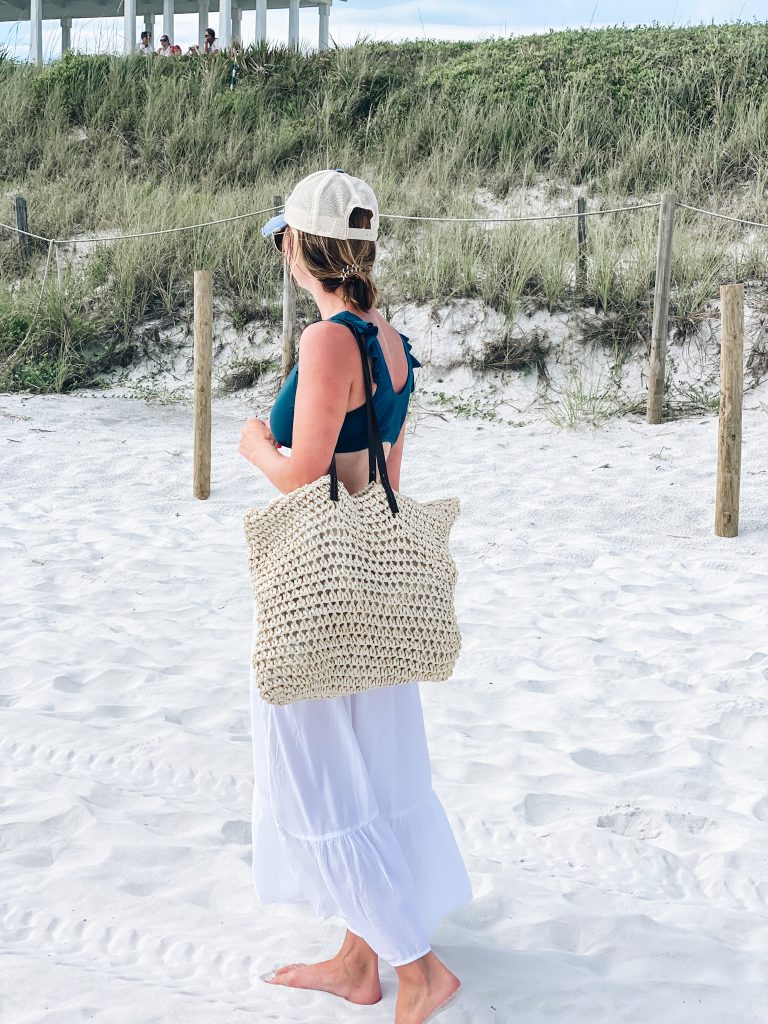 Travel in Style: 10 Cute Beach Bags for Women - Fashionably Late Mom